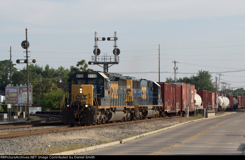 CSX 8139 leads L336.